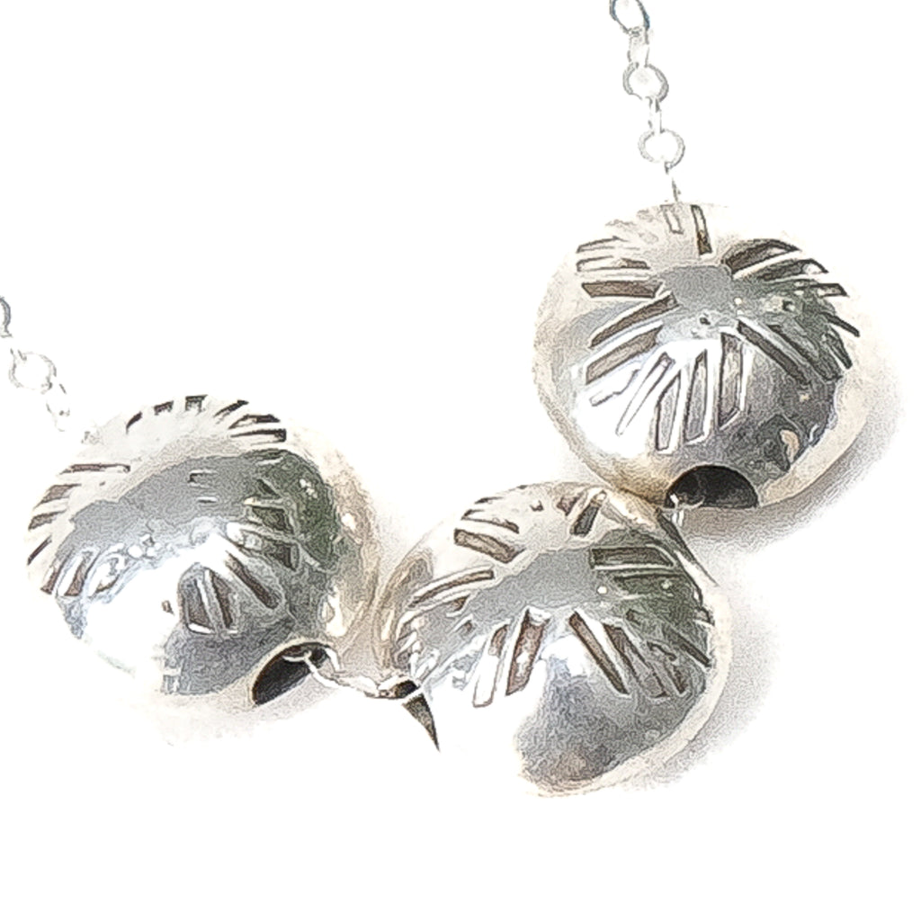 DINEH / TRIBAL NAVAJO TRIPLE PEARL NECKLACE – COLONY CLOTHING