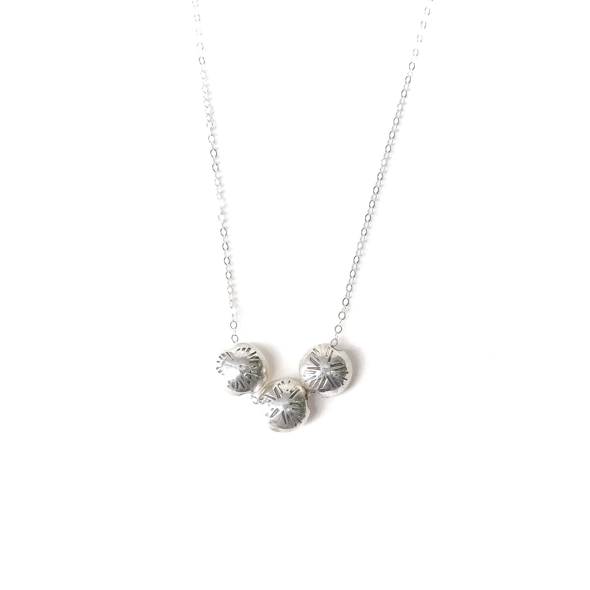 DINEH / TRIBAL NAVAJO TRIPLE PEARL NECKLACE – COLONY CLOTHING